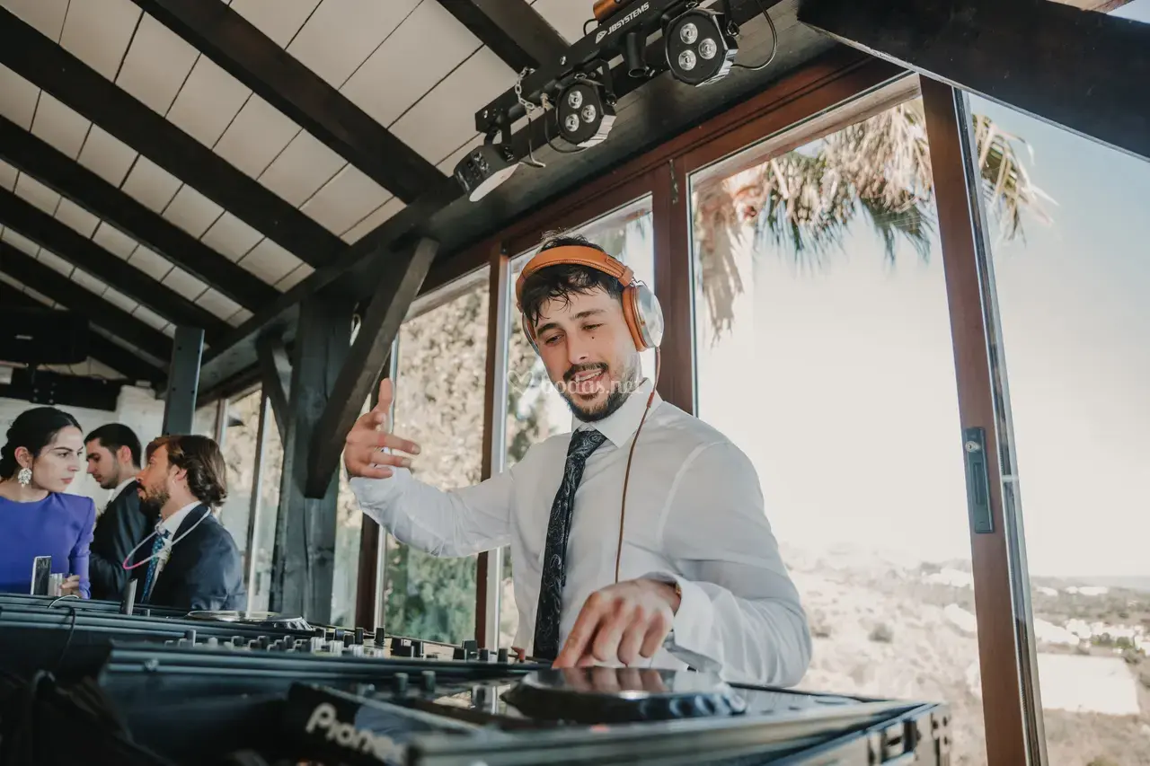 DelSolSound - Contacta con DJs para bodas y eventos en Málaga
